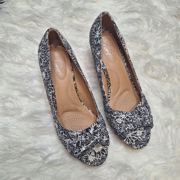 dexflex comfort | Shoes | Dexflex Comfort Cork Heel Black And White ...
